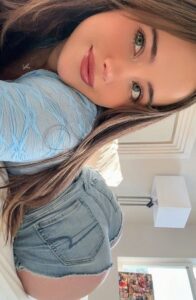 KUJILAT MEMEK MAMA KAWANKU PENUH GAIRAH – ASUPAN CERITA DEWASA